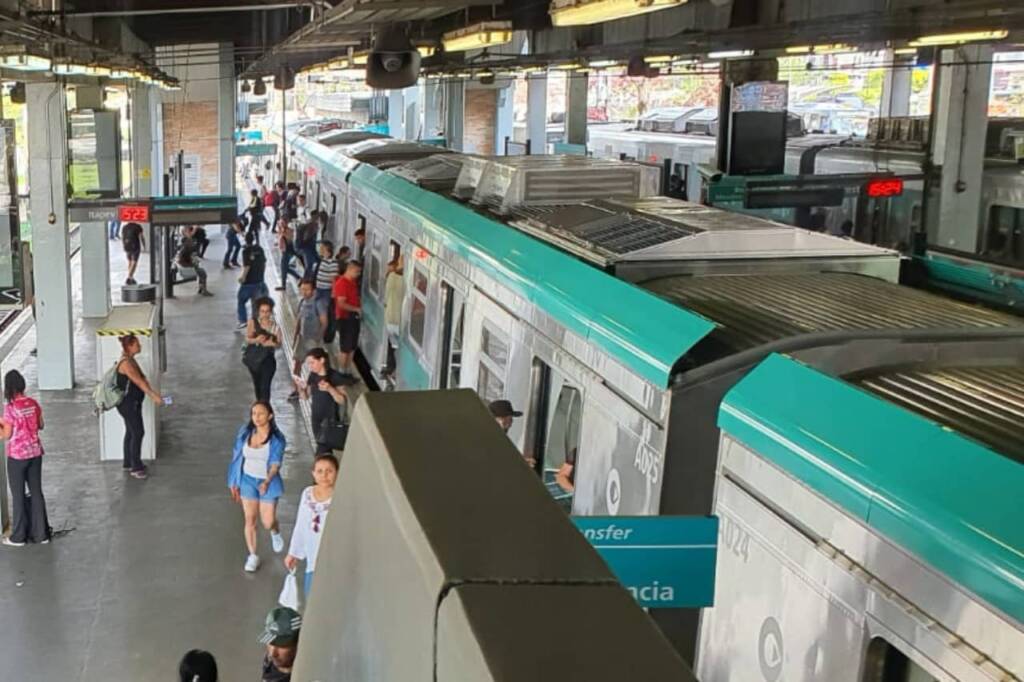 Linha 8-Diamante opera com intervalos maiores entre Osasco e Júlio ...