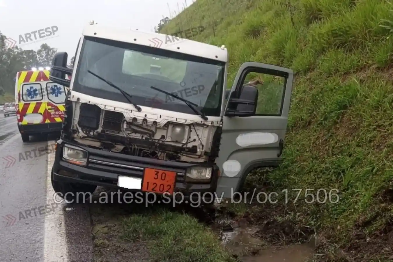 Acidente no Rodoanel: Motorista perde o controle de caminhão e roda na ...