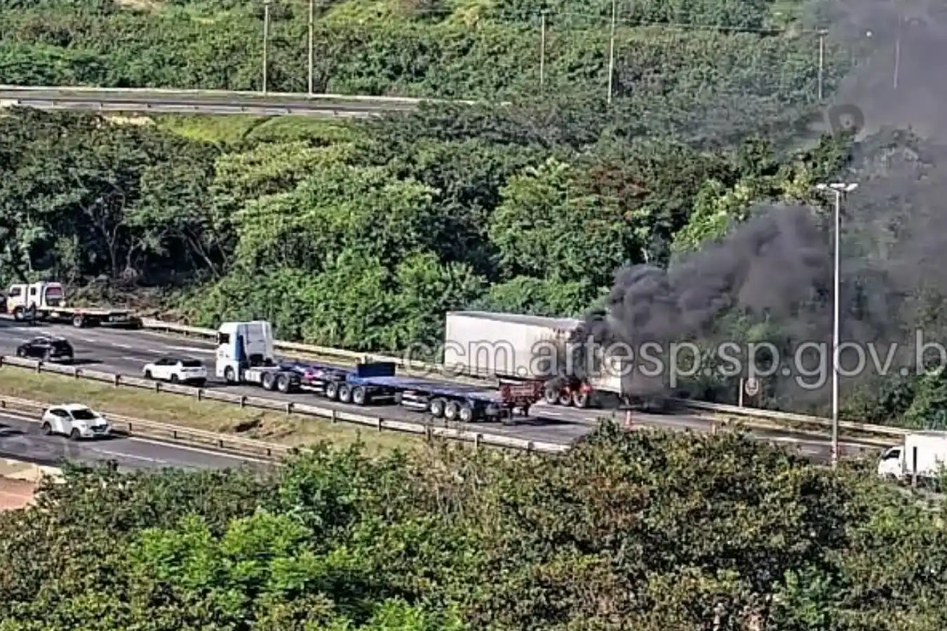 Incêndio em caminhão causa 7 km de lentidão no Rodoanel em Osasco ...